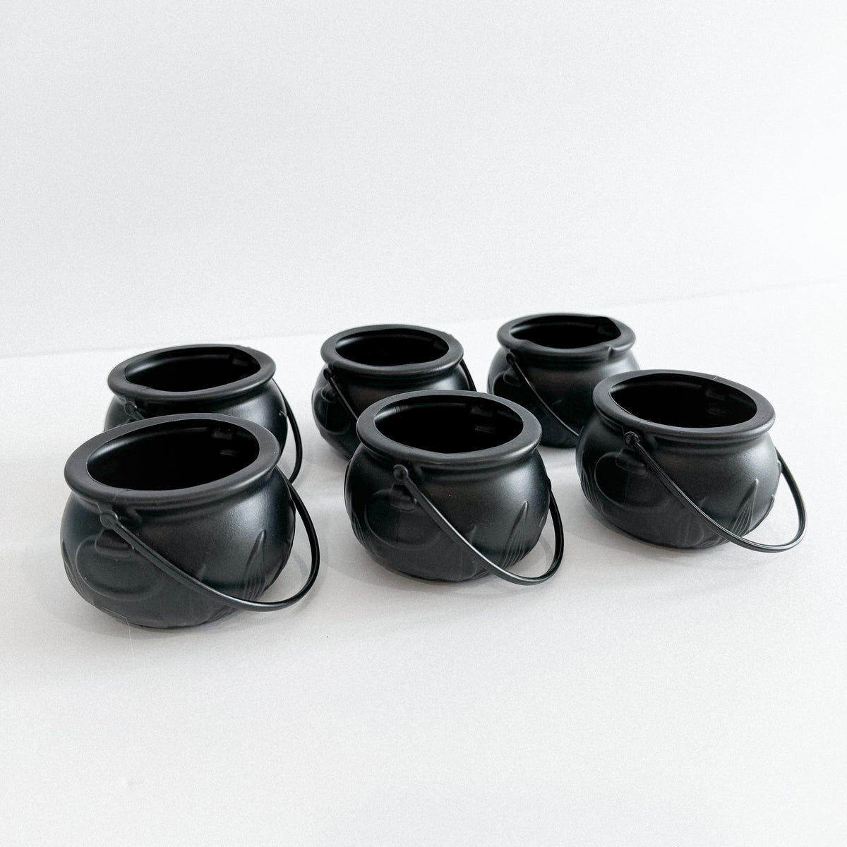 Plastic Cauldrons - Type 2 (Set of 6) – Fizz Fairy Krazycolours Inc.